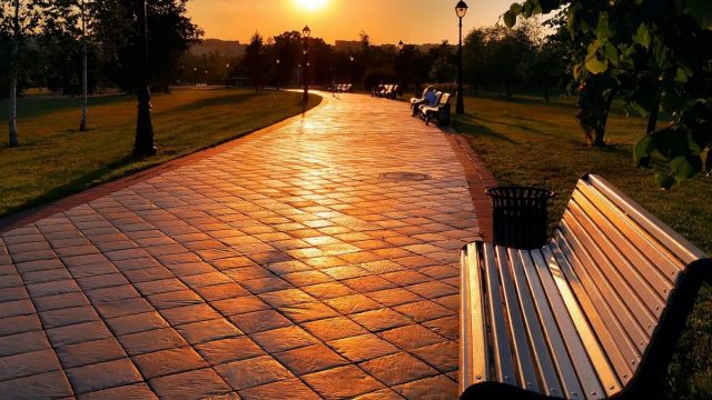 Nongkrong Di Pinggir Jalan? Ingat 4 (Empat) Hal Ini! - Wadi Mubarak